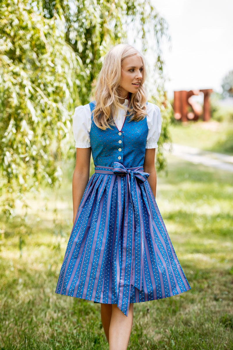 blue and white : r/DirndlLove