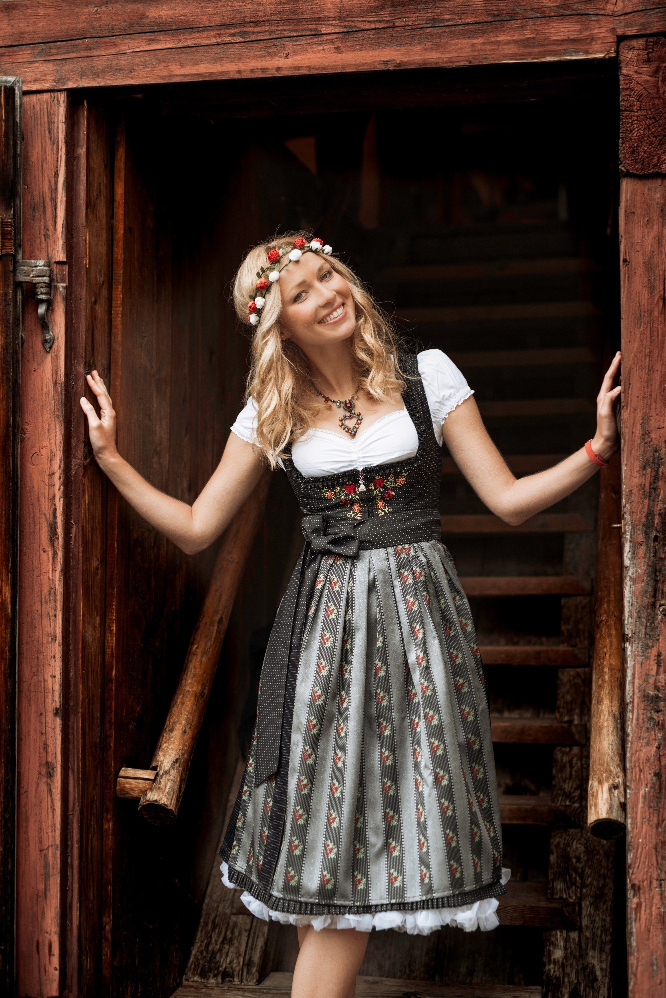 cute gray dirndl : r/DirndlLove